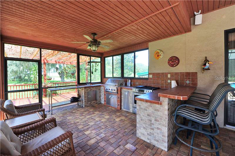Outdoor Kitchens | The Benefits of Cooking With A View
